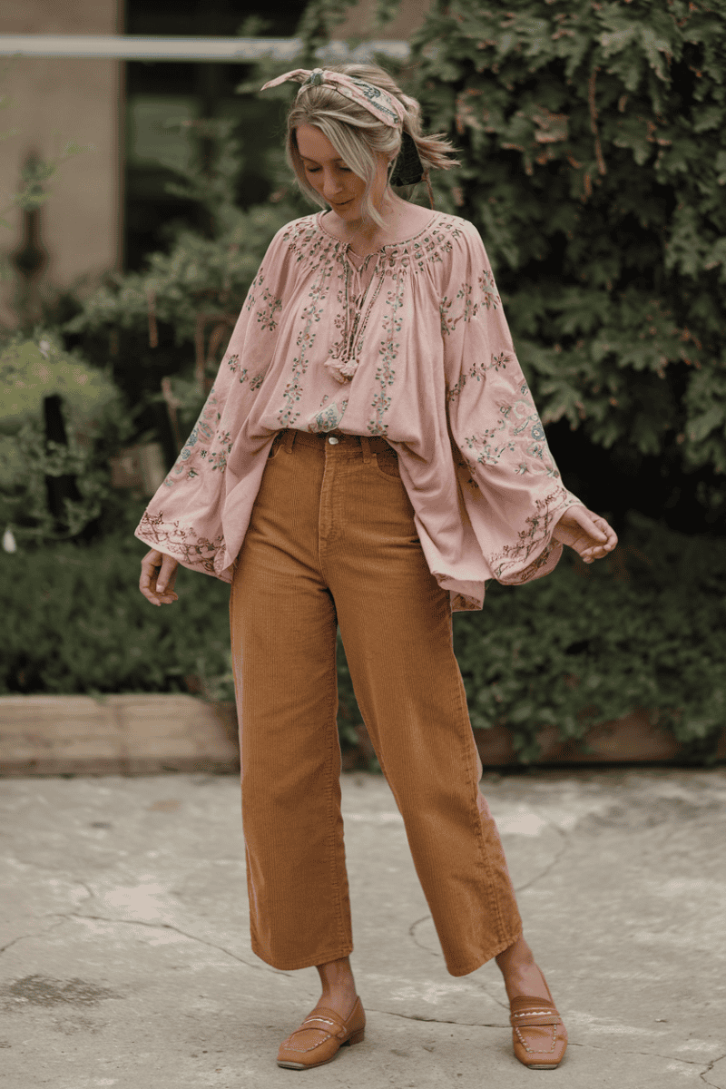 25 Everyday Chic Mom Outfit Ideas: Stylish Yet Comfy